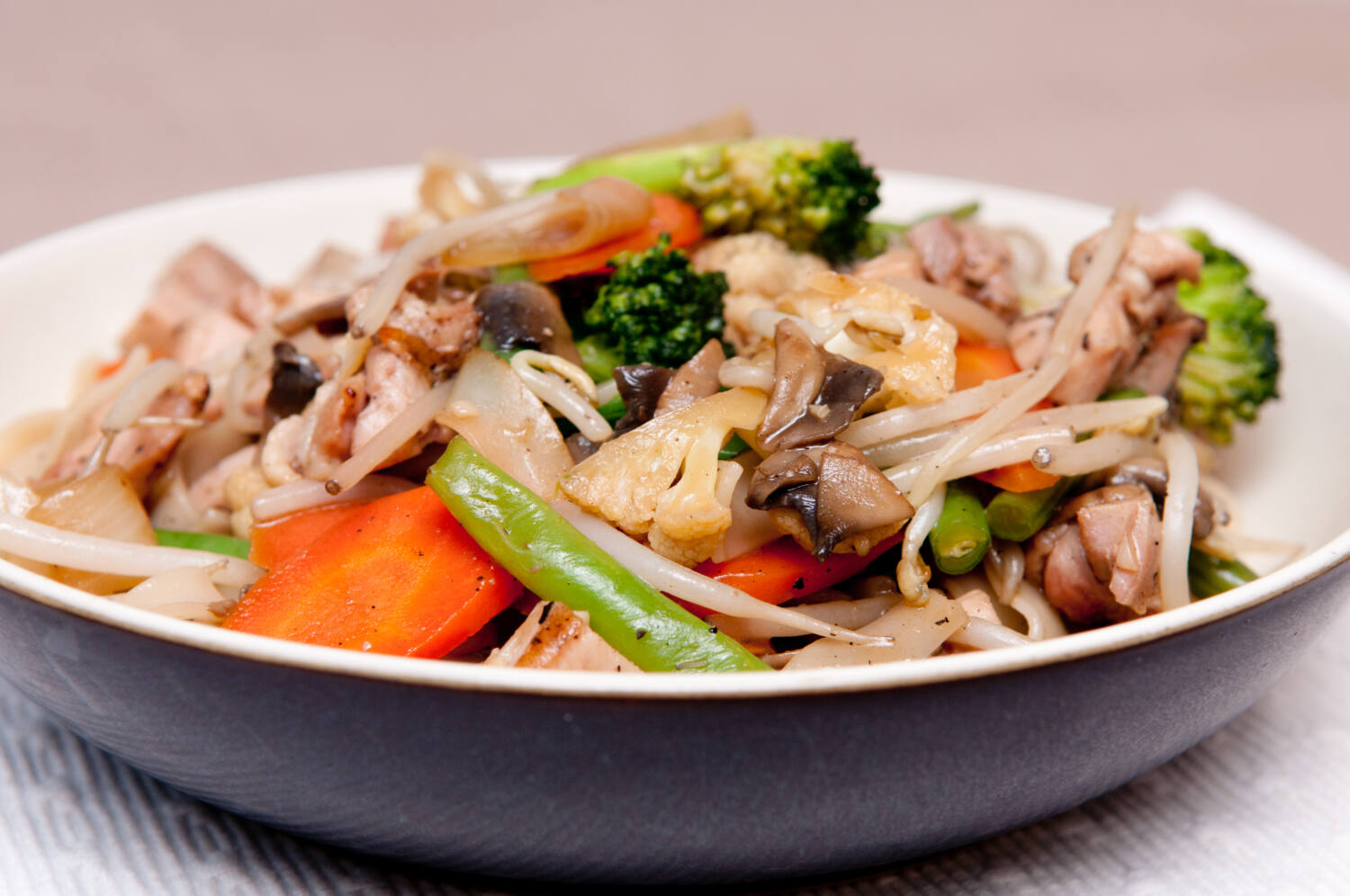 What's the Difference Between Chop Suey and Chow Mein? | FeedMeBetter